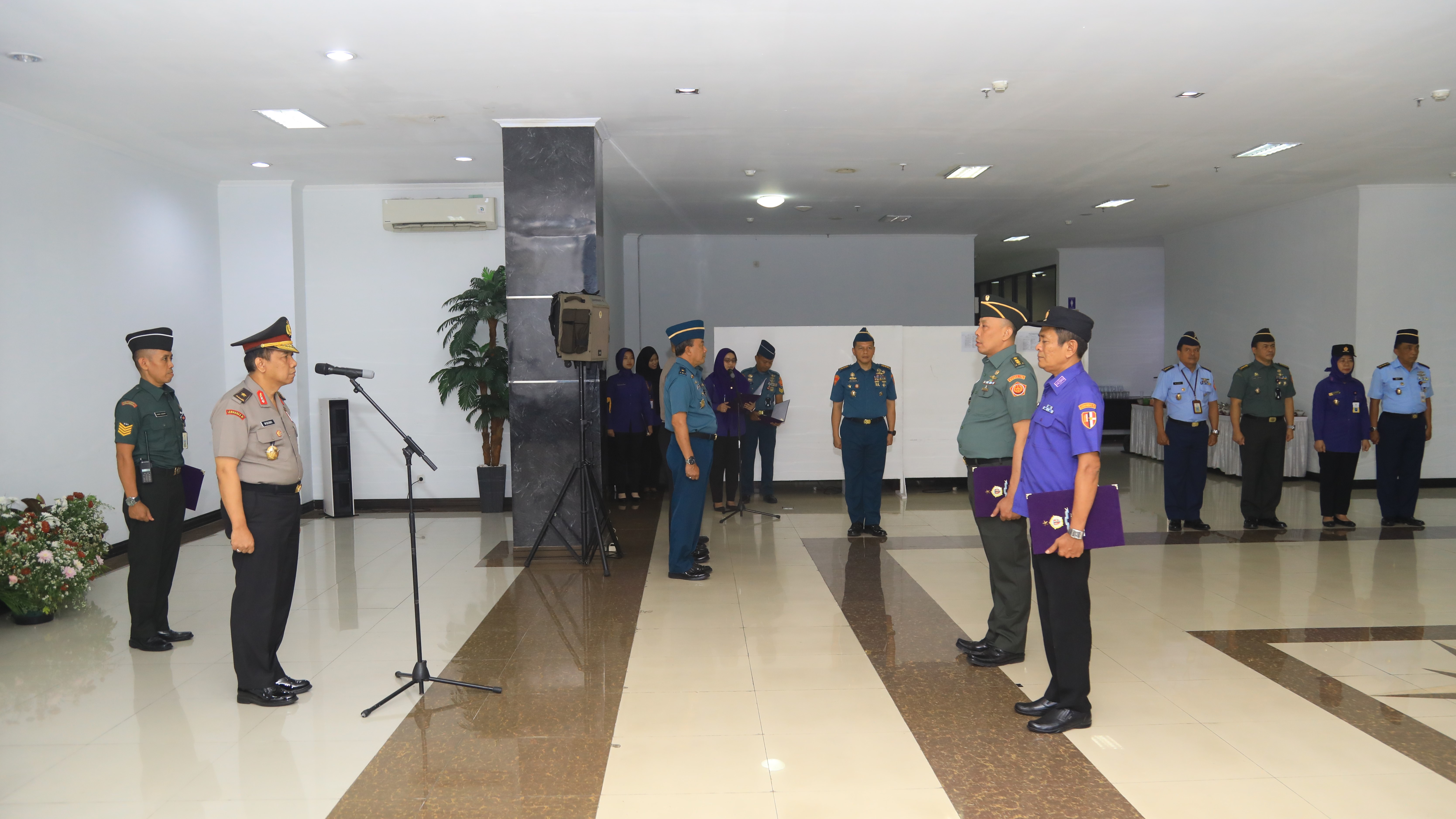 Sejumlah Prajurit TNI dan Personel ASN Lemhannas RI Menerima Kenaikan ...