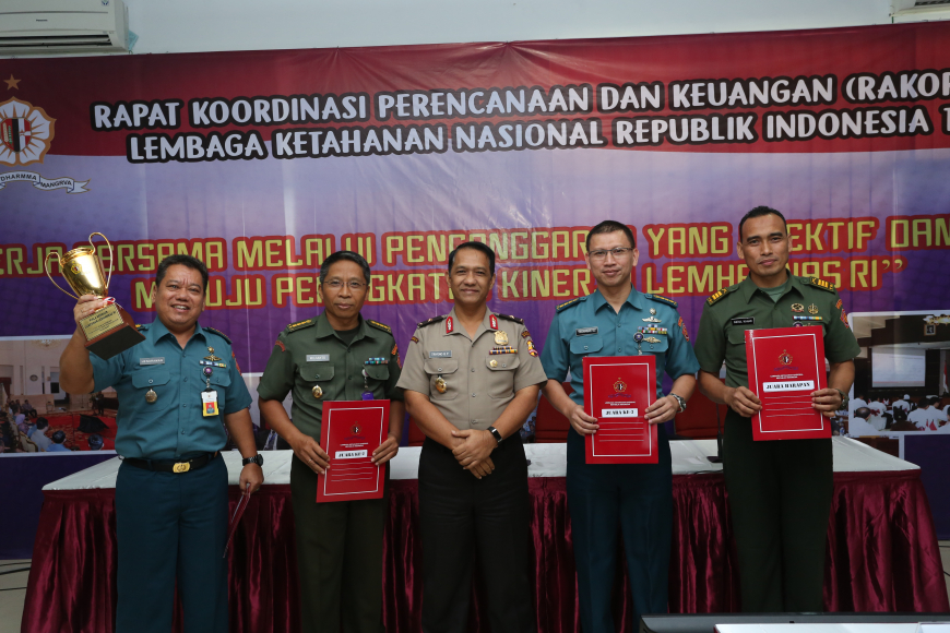 Biro Humas Raih Juara 1 Gelar Output Kinerja 2017